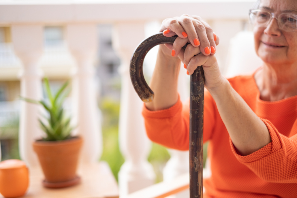 5 Best Tips For Using A Cane After Knee Replacement Surgery - El Paso ...